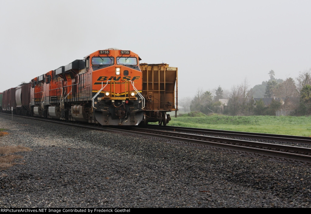 BNSF 5755